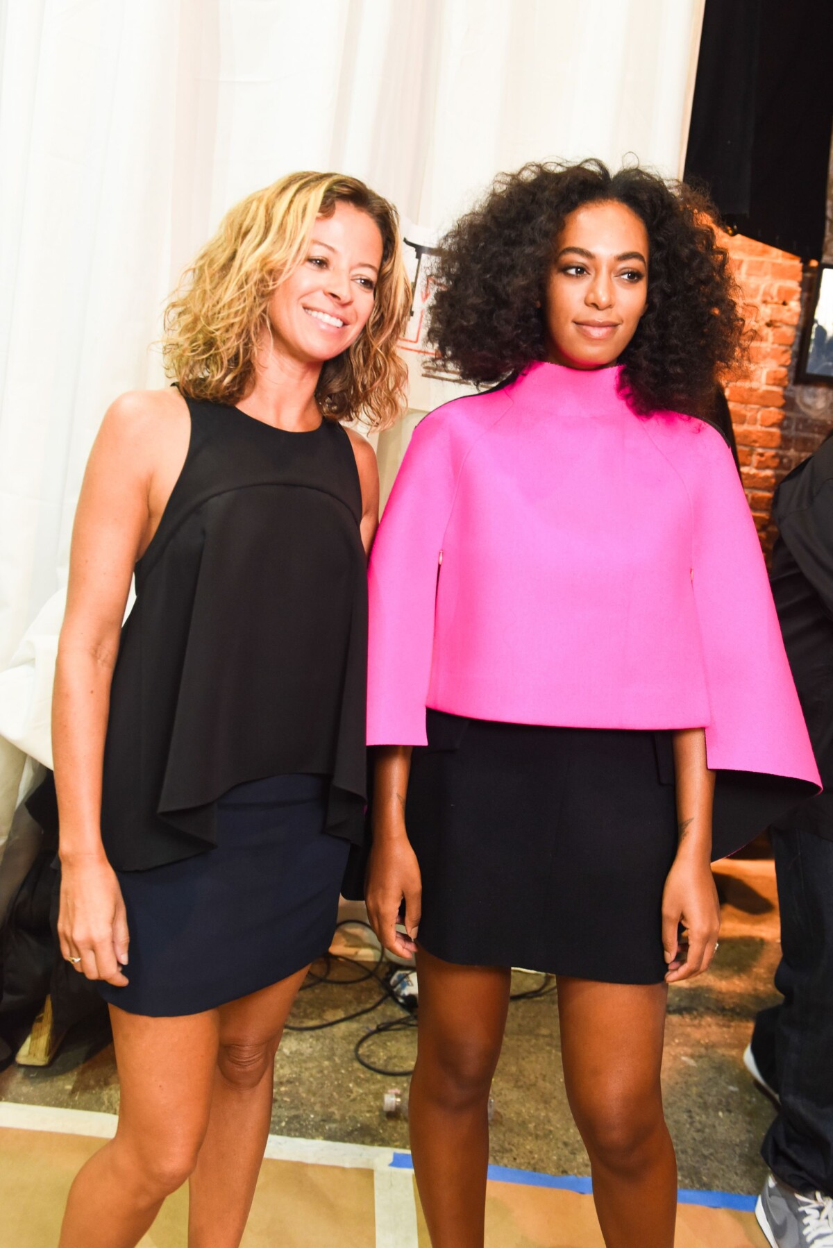 Photo : La créatrice Michelle Smith et Solange Knowles lors du défilé ...