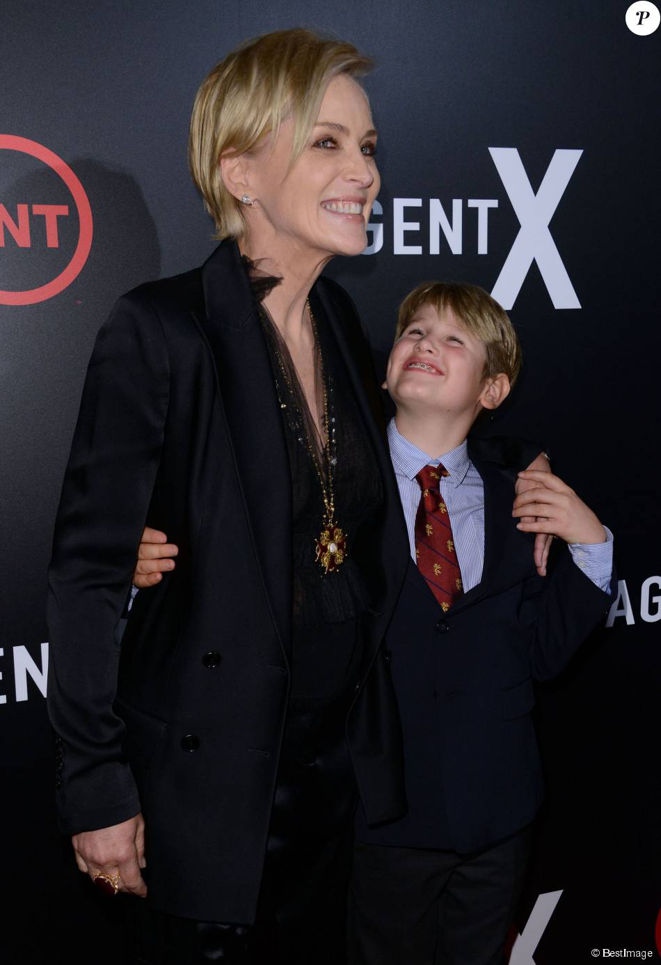 Sharon Stone et son fils Laird Vonne Stone à la première de 'Agent X' à ...