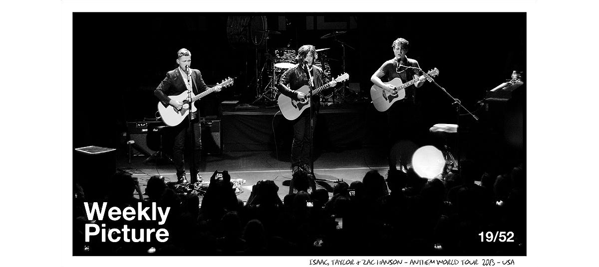 Photo : Le groupe Hanson en concert aux Etats-Unis, en octobre 2015 ...