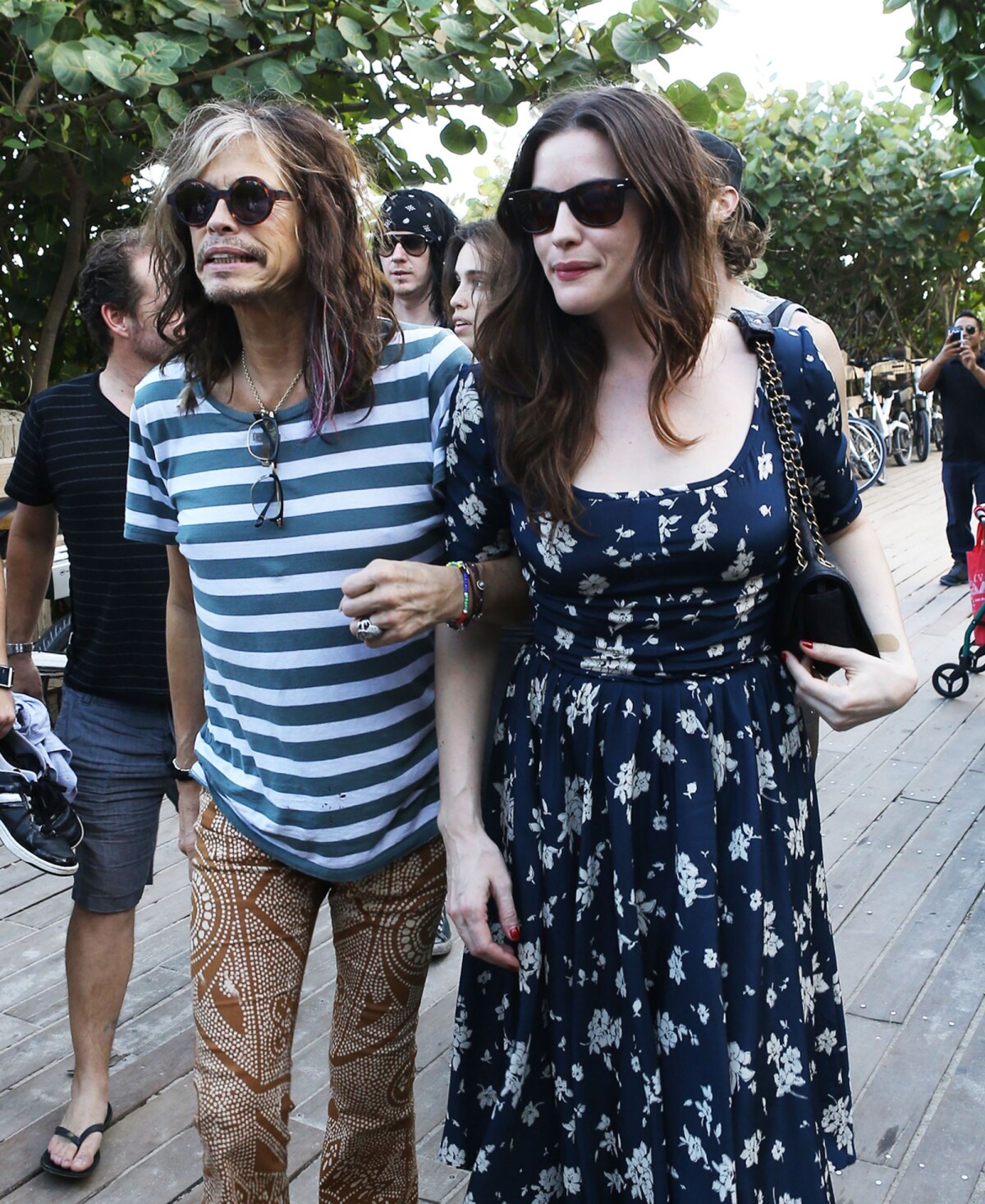 Photo : Steven Tyler et ses filles Mia, Liv et Chelsea et leurs amis à ...