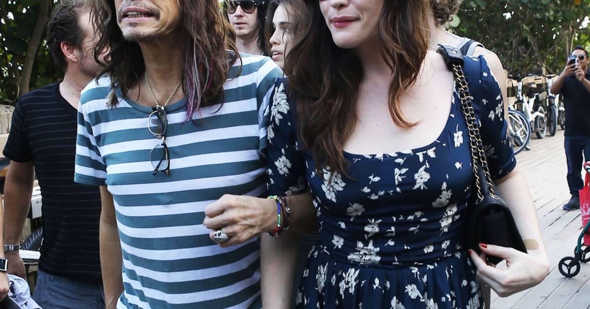 Steven Tyler et ses filles Mia, Liv et Chelsea et leurs amis à Miami ...