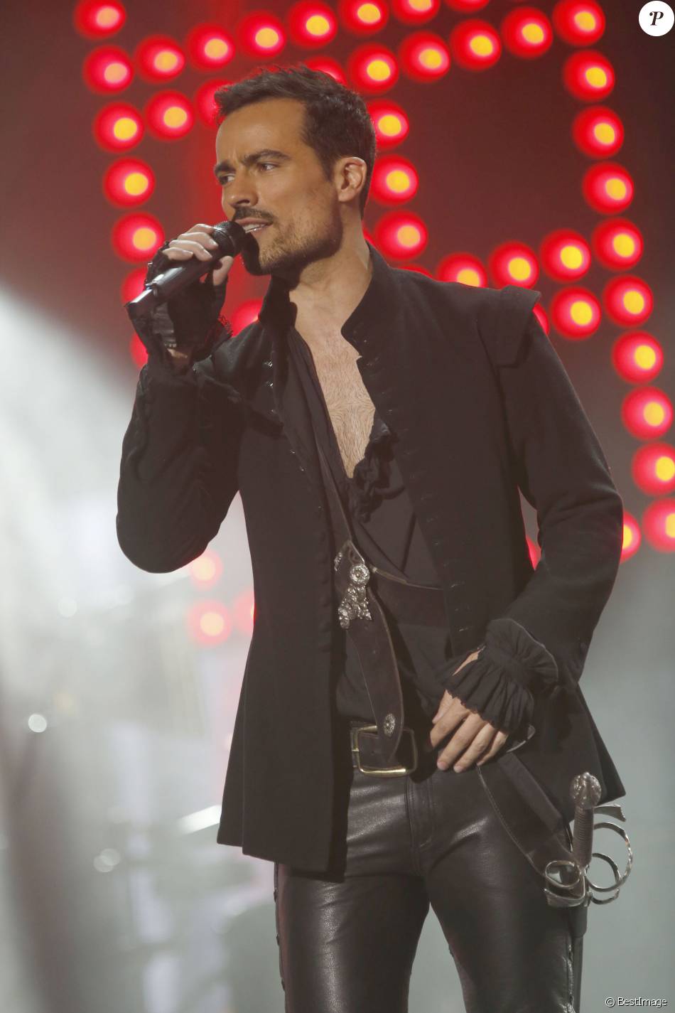 Exclusif - Damien Sargue, lors de l'enregistrement de la soirée des 10 ...