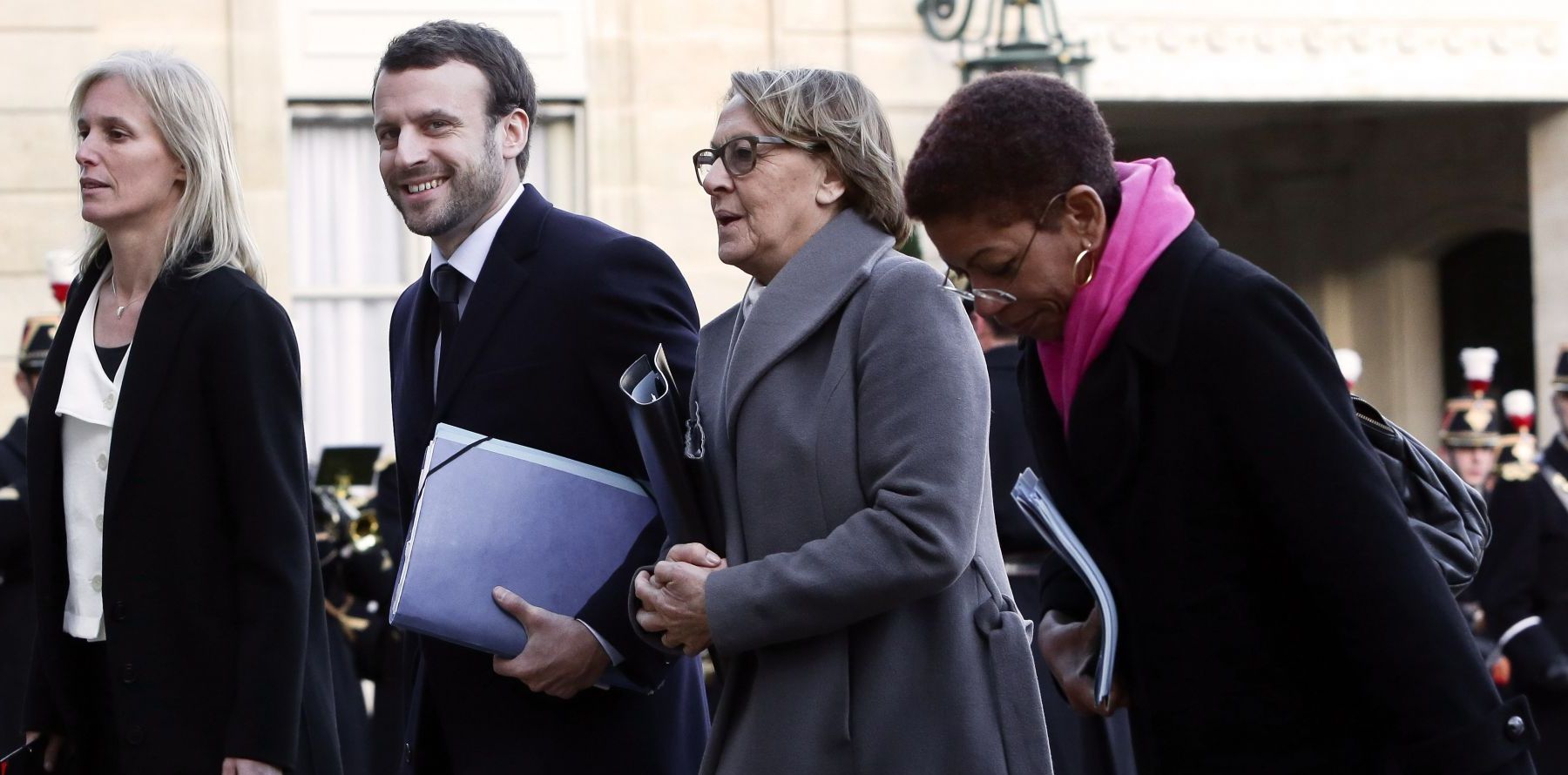 Emmanuel Macron : Sa barbe de trois jours moquée par une collègue ...