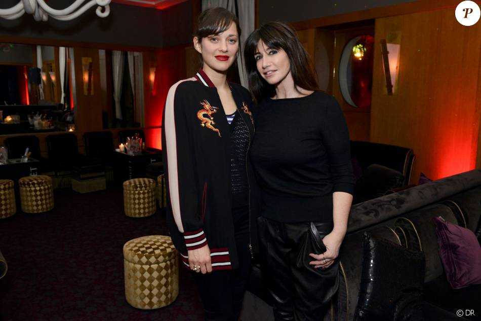 Marion Cotillard et Albane Cléret lors de la soirée AClub au restaurant ...