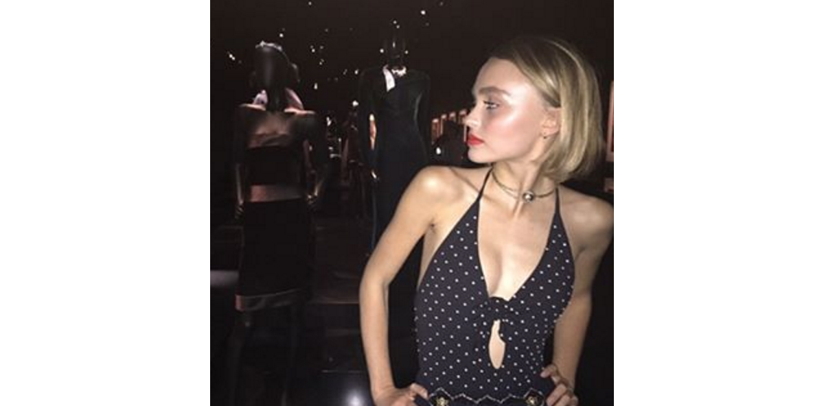 Photo Lily Rose Depp Pose Photo Postée Le 4 Décembre 2015 Purepeople
