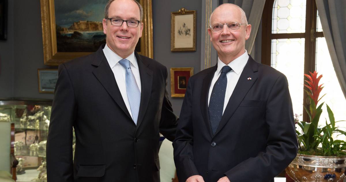 Le prince Albert II de Monaco avec Serge Telle, nouveau ministre d'Etat ...
