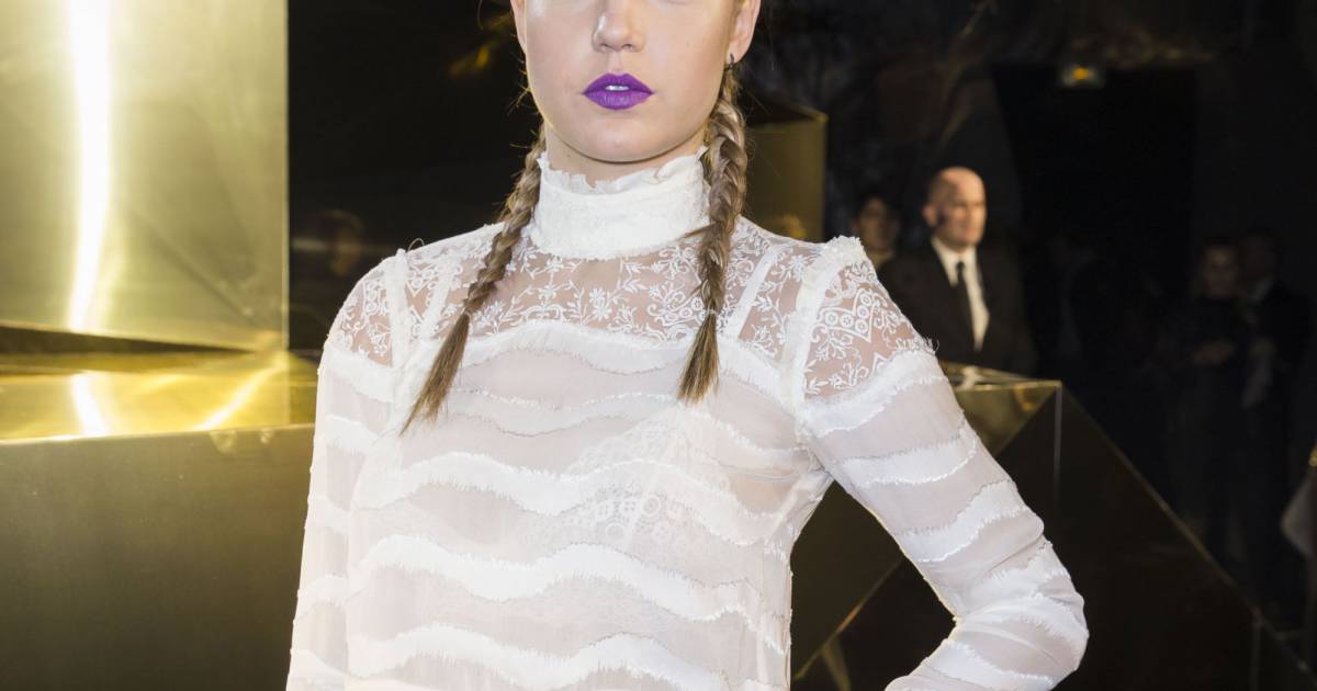 Adèle Exarchopoulos assiste au défilé H&M Studio (collection automne ...