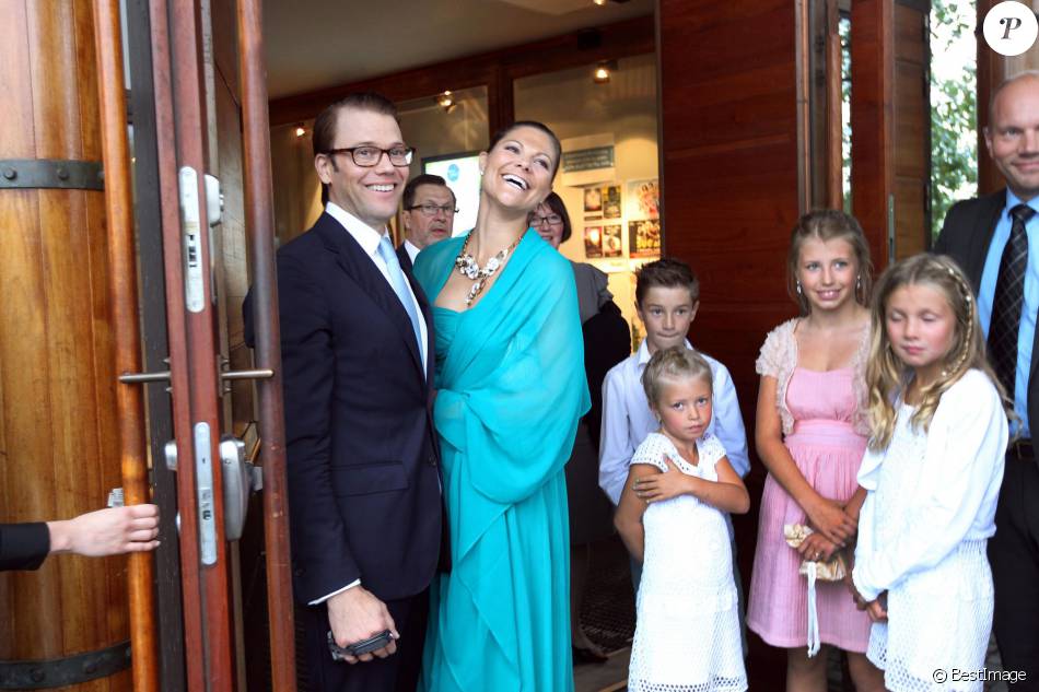 Le prince Daniel et la princesse Victoria de Suède au mariage d'Anna ...