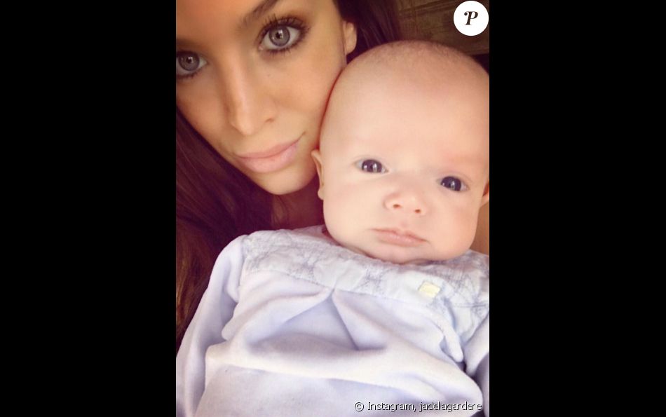 Jade Foret : Selfie avec son petit dernier, Nolan. La jeune maman lui ...