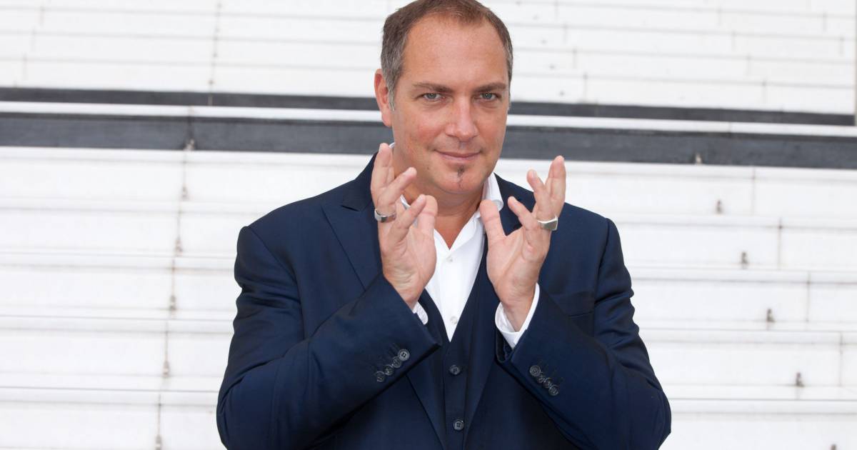 Messmer : L'hypnotiseur est en deuil, son père est mort... - Purepeople