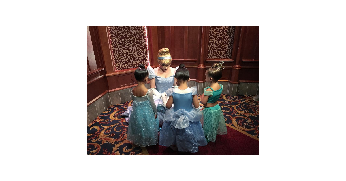 Réunion de princesses ! North West, Ryan Romulus (fille de Tracy Nguyen ...