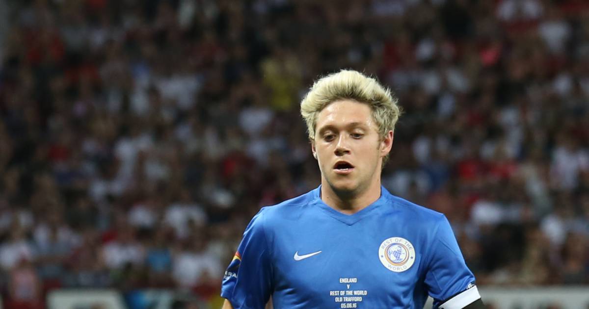 Niall Horan à un Match de football caritatif au stade Old Trafford à ...