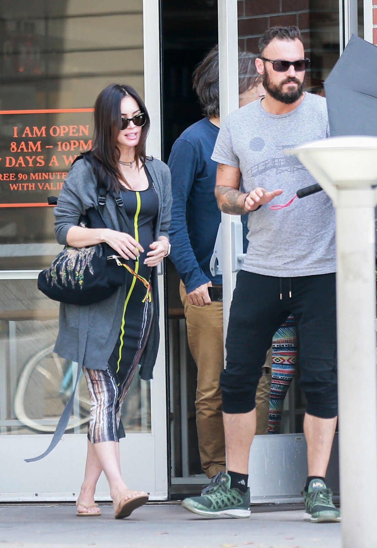 Photo : Exclusif - Megan Fox enceinte est allée déjeuner avec son mari ... Photo : Exclusif - Megan Fox enceinte est allée déjeuner avec son mari ...