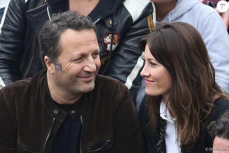 Arthur et sa compagne Mareva Galanter dans les tribunes de la finale ...