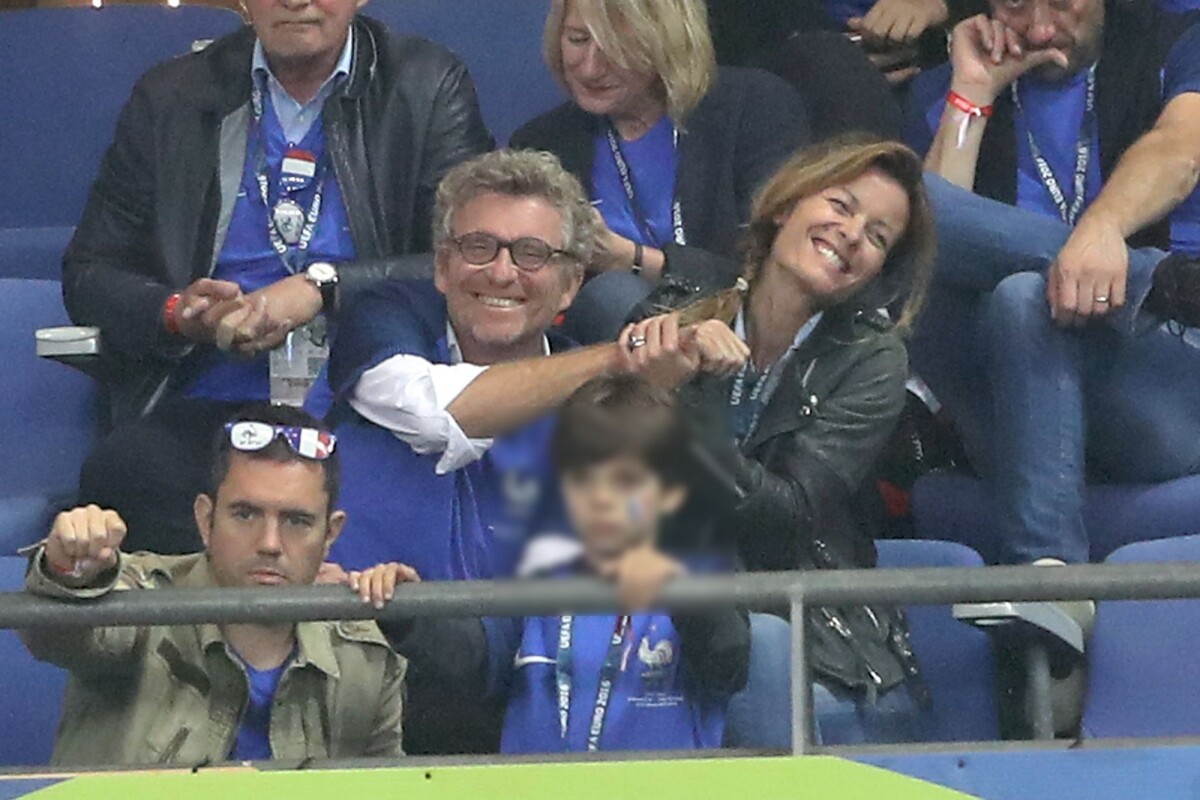 Photo : Denis Brogniart, sa femme Hortense lors du match du quart de ...