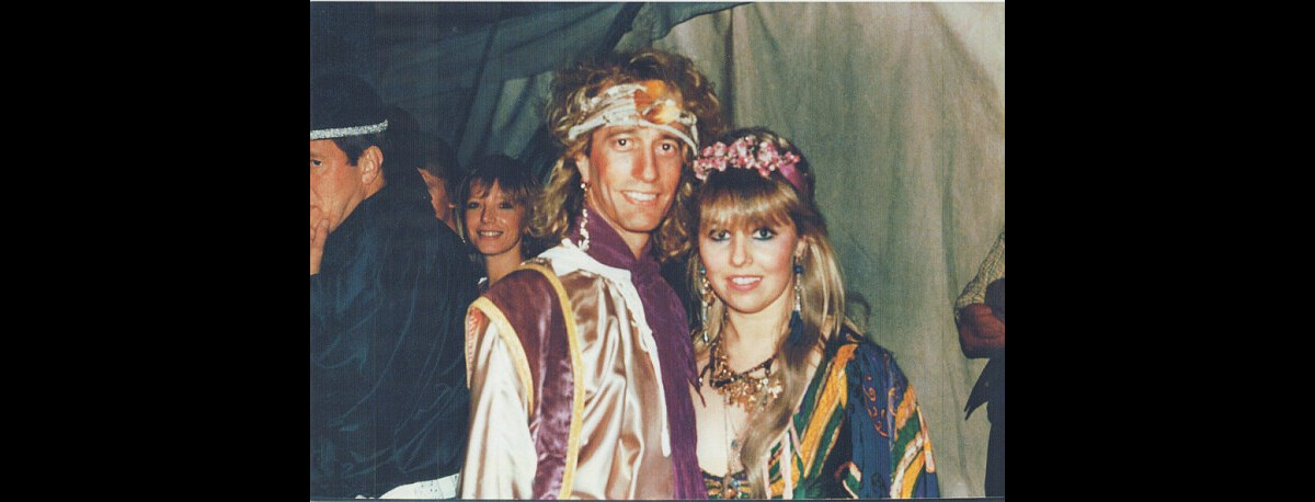 Photo : Robin Gibb et Dwina célébrant leur premier anniversaire de ...