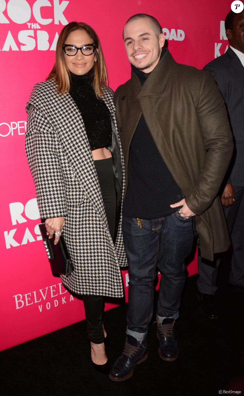 Jennifer Lopez et son compagnon Casper Smart - Première de Rock The ...