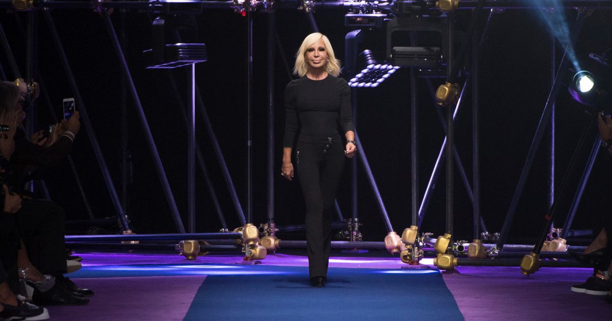 Donatella Versace - Défilé de mode Versace collection prêt-à-porter ...