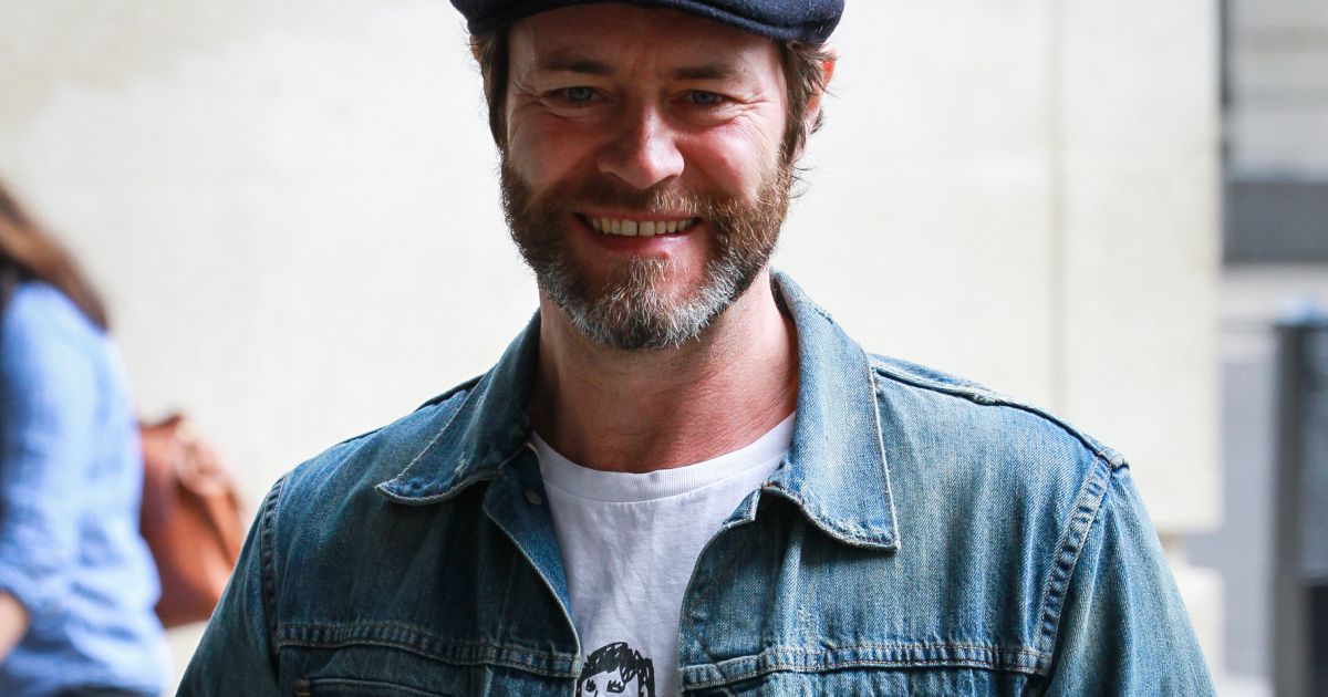 Howard Donald (Take That) à leur arrivée dans les studios de la radio ...