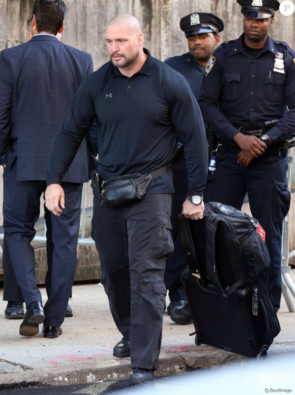 Pascal Duvier, le garde du corps de Kim Kardashian en bas de l ...