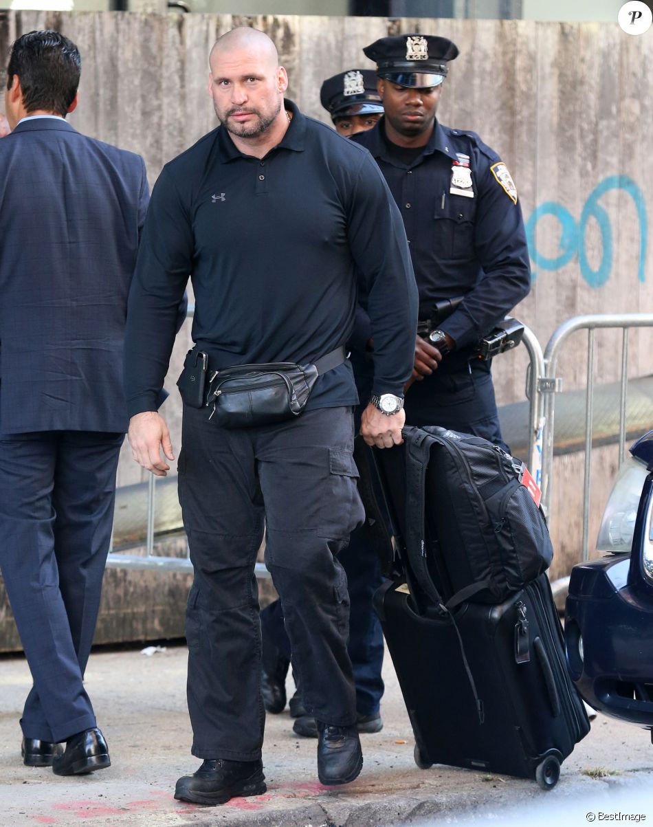 Pascal Duvier, le garde du corps de Kim Kardashian en bas de l ...