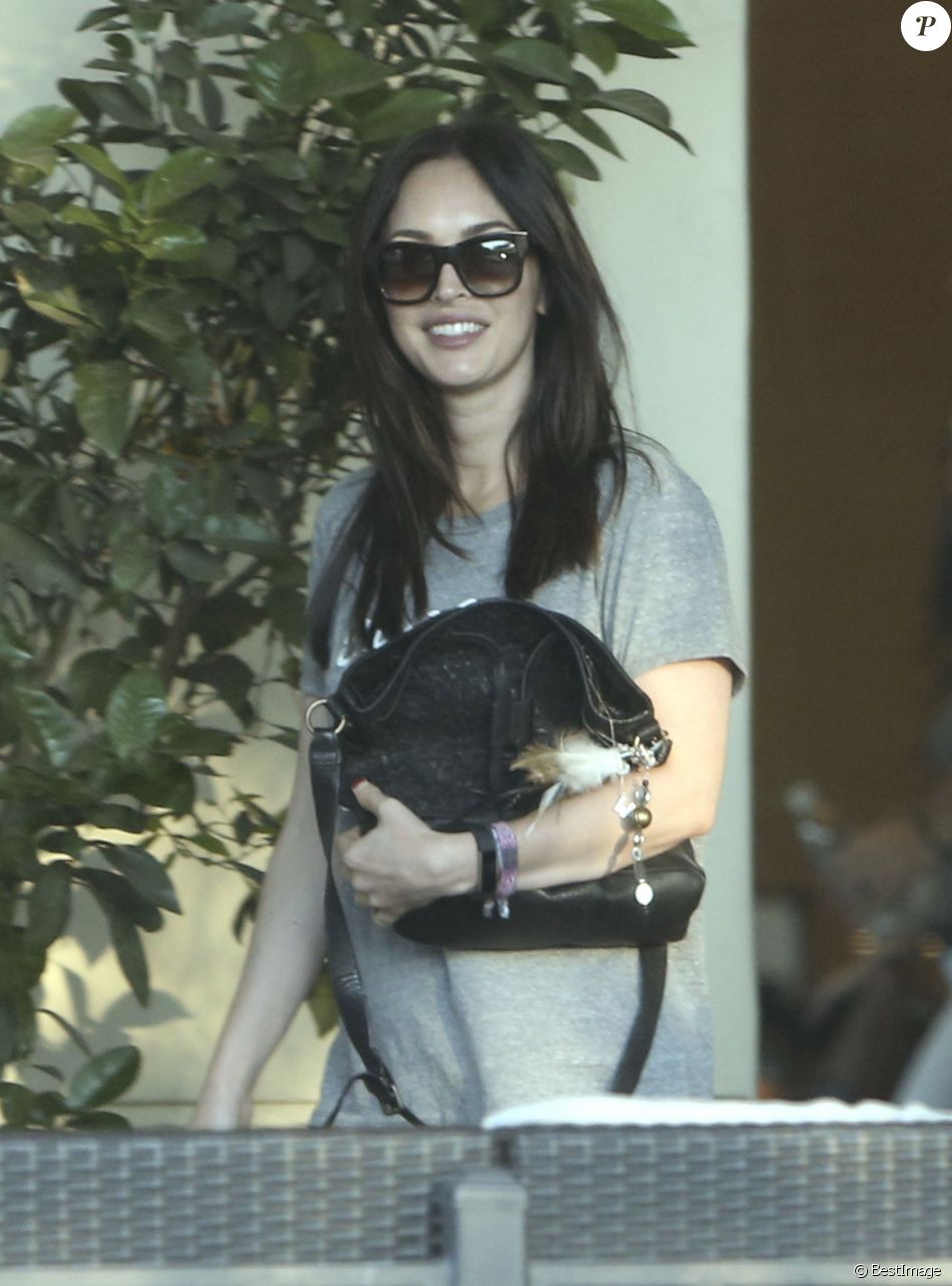 Megan Fox avec sa mère à la sortie d'un cinéma à Westlake Village, le 5 ...