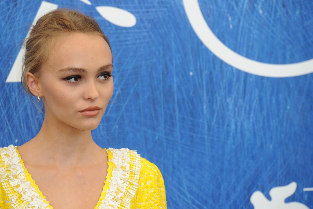 Photo : Lily-Rose Depp au photocall du film "Planetarium" au 73e ...