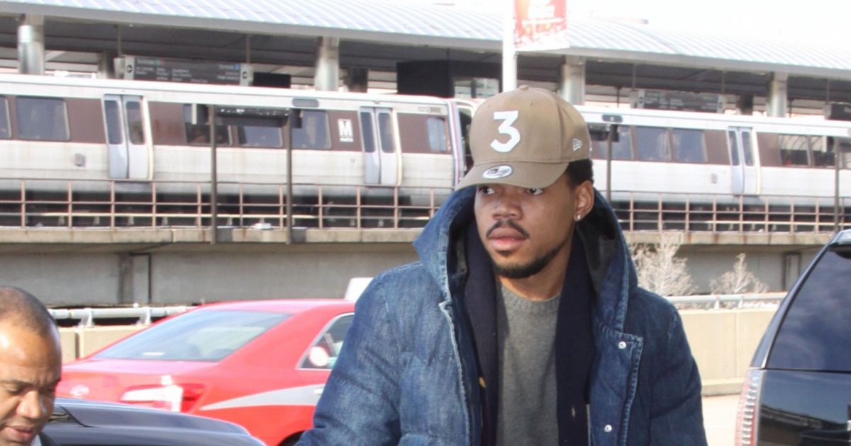 Chance the Rapper à l'aéroport de Washington, le 2 décembre 2016 ...