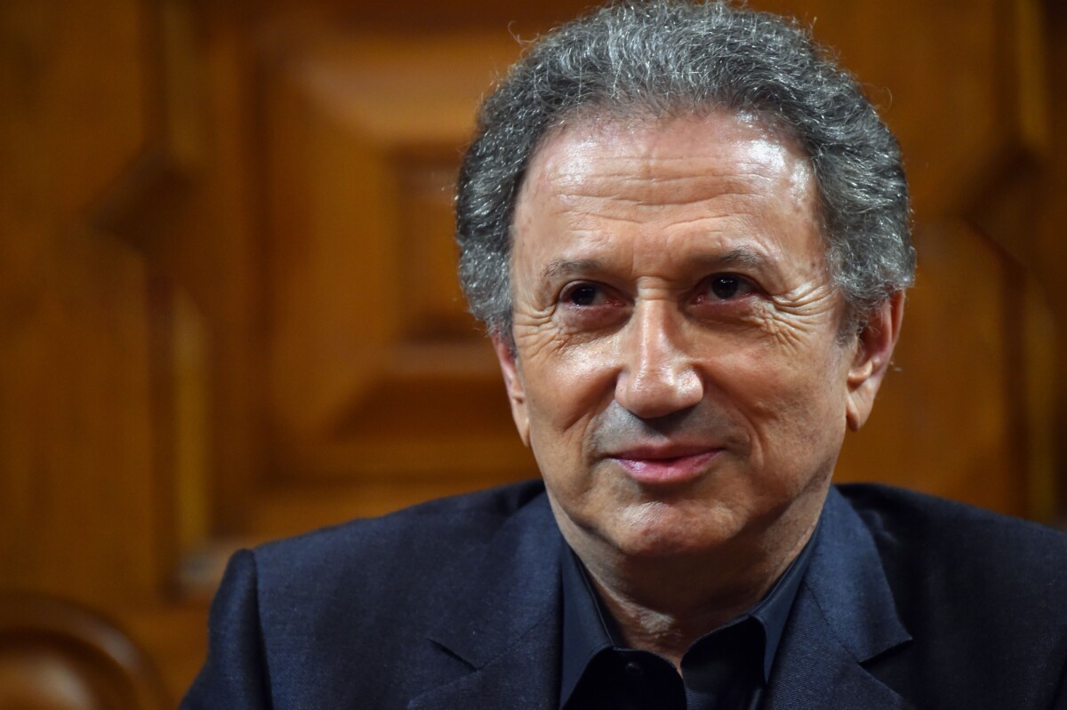 Photo : Michel Drucker en conférence au Centre Universitaire ...