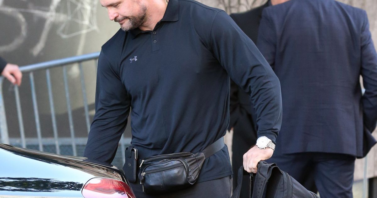 Pascal Duvier, le garde du corps de Kim Kardashian en bas de l ...