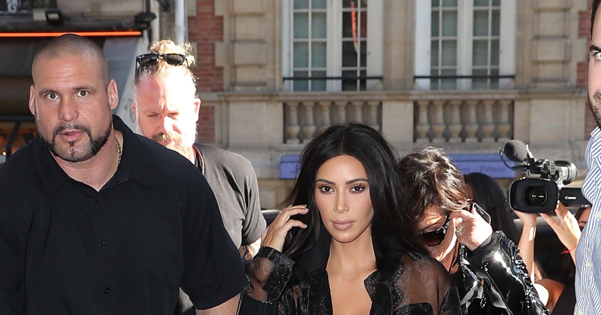 Pascal Duvier (garde du corps) escorte Kim Kardashian, sa mère Kris ...