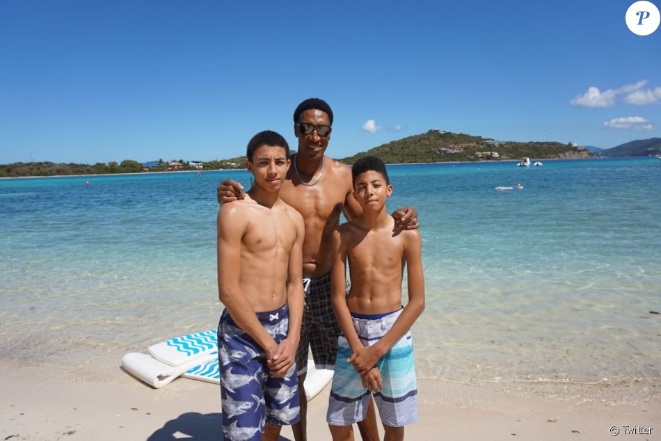 Scottie Pippen, ici avec ses fils Scottie Jr. et Preston, et sa femme ...