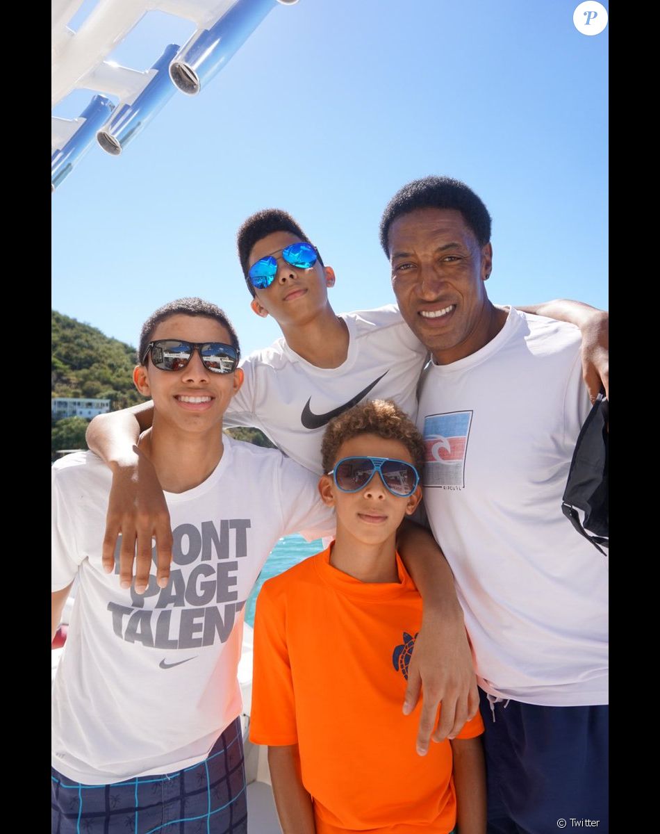 Scottie Pippen (ici avec ses trois fils, Scottie Jr., Preston et Justin ...