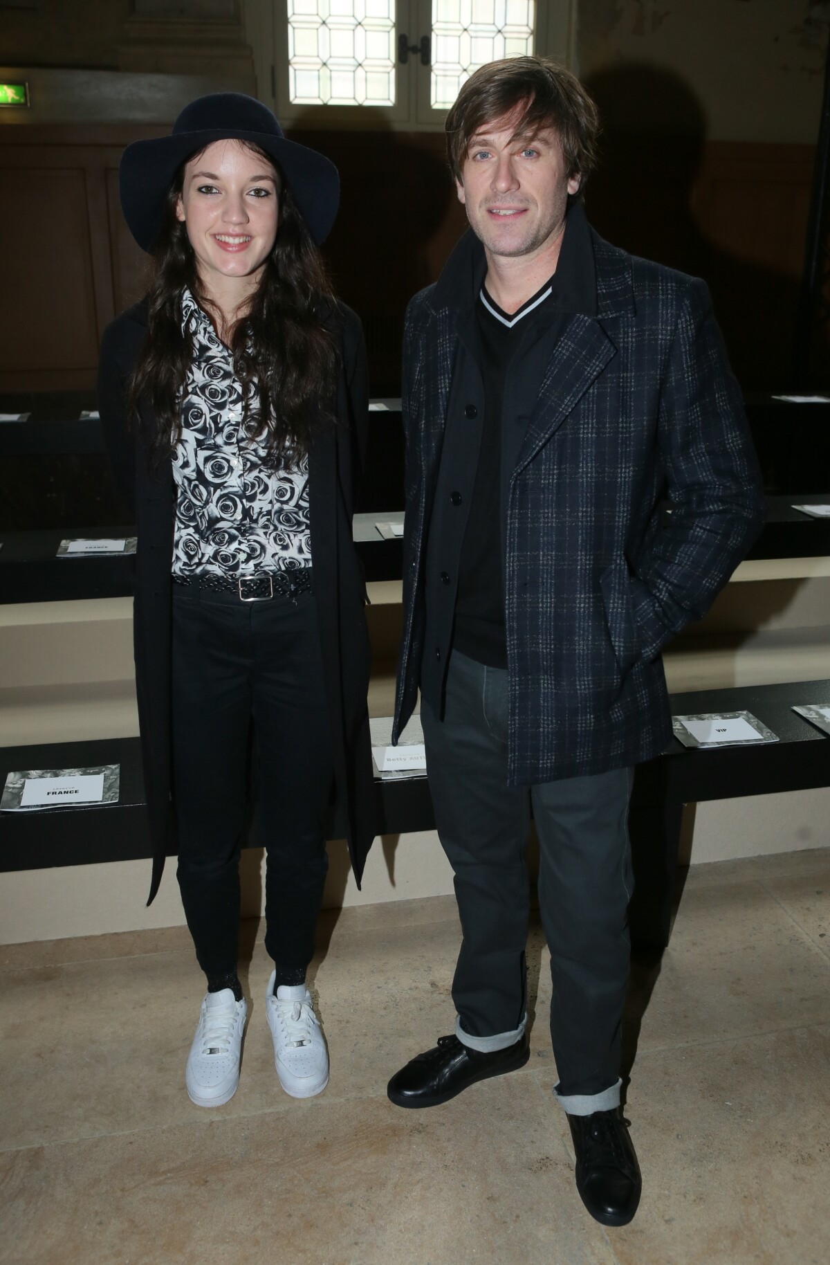 Photo : La chanteuse Jain (Jeanne Galice) et Thomas Dutronc au défilé ...