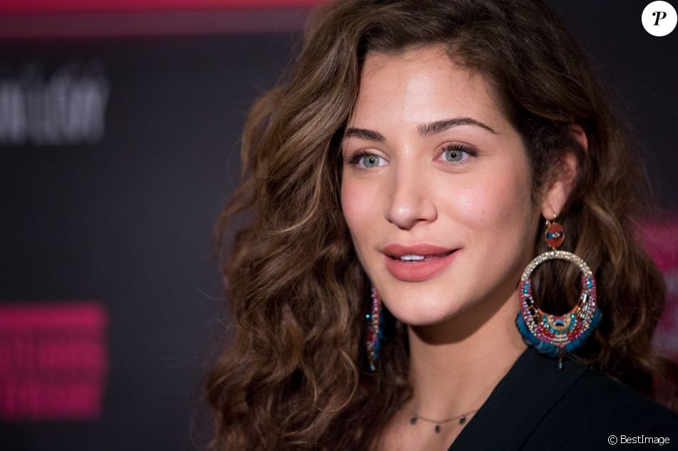 Manon Azem à l'avant-première du film Gangsterdam au cinéma Grand Rex à ...