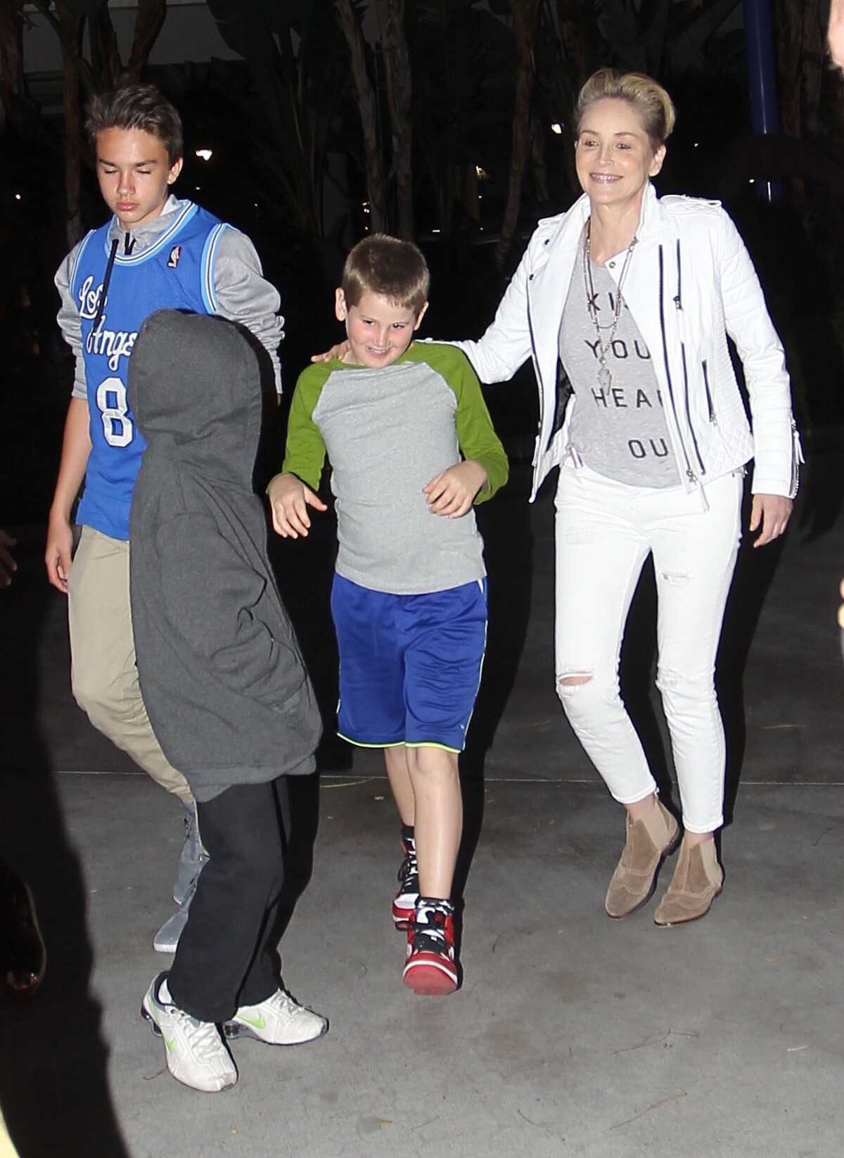 Photo : Sharon Stone et ses enfants Quinn et Laird arrivent au Staples ...