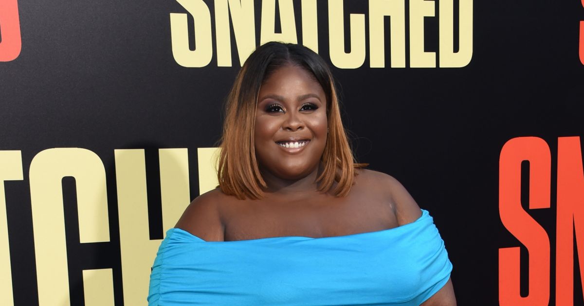 Raven Goodwin à la première de 'Snatched' au théâtre Regency Village à ...