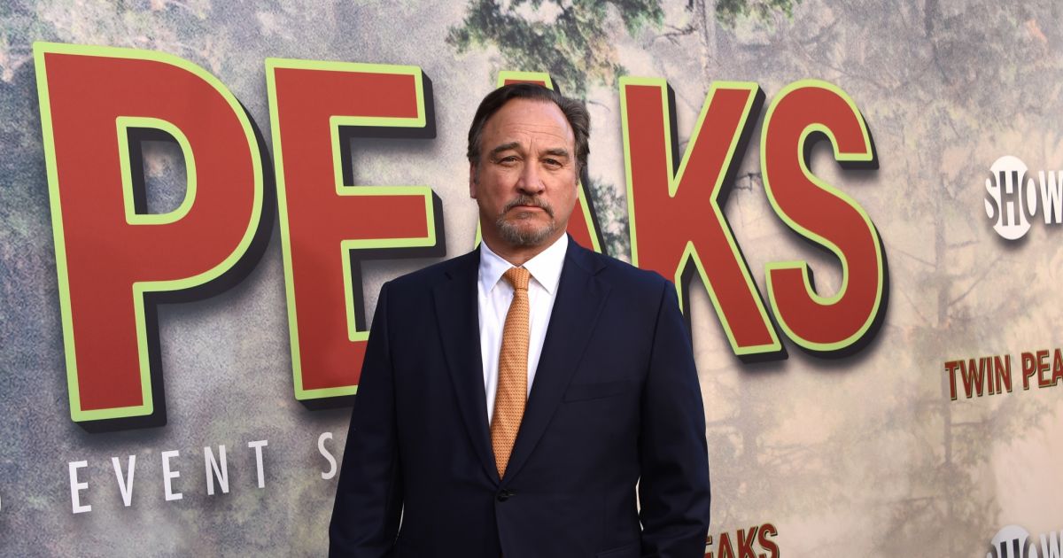 Jim Belushi à la première de la série 'Twin Peaks' à l'hôtel Ace à Los ...