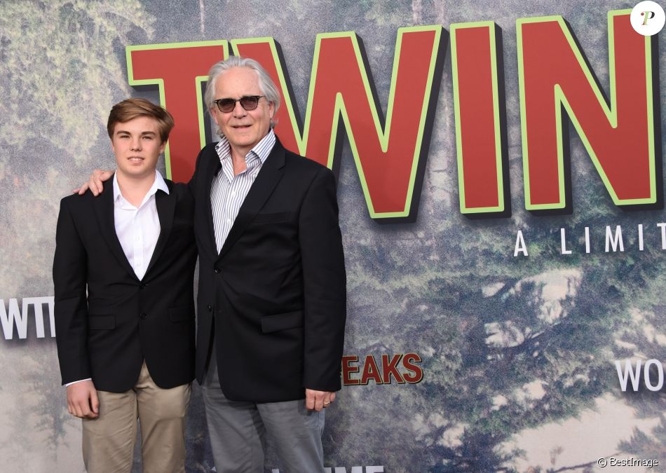 Mark Frost et son fils Travis Frost à la première de la série 'Twin ...