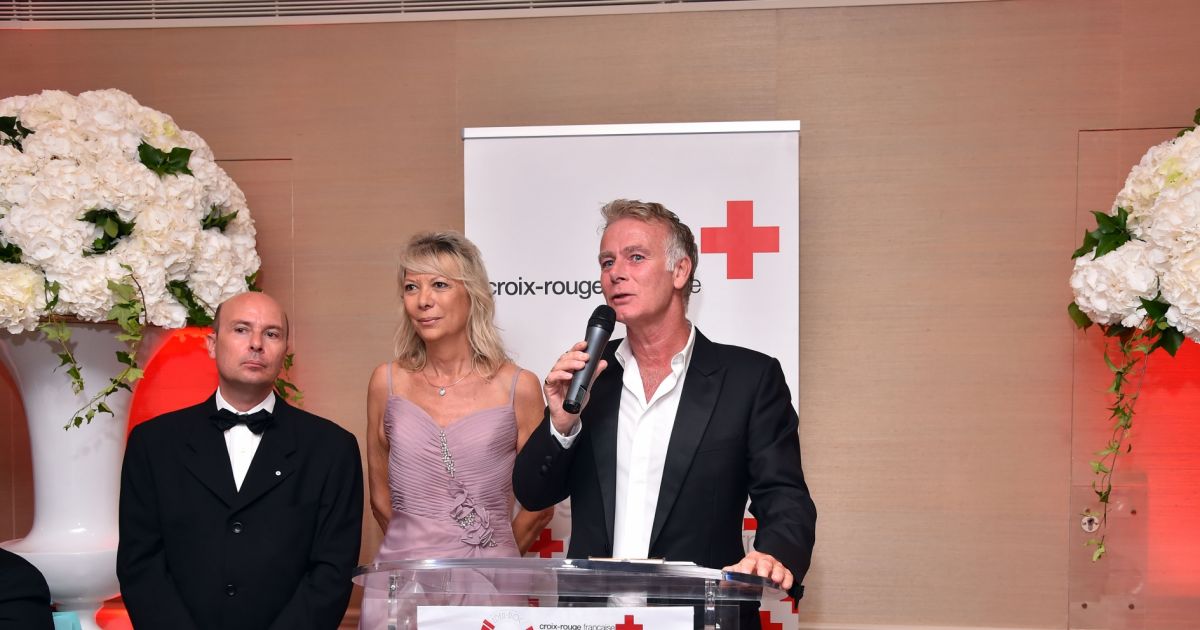 Marika Roman (présidente de l'unité locale de la Croix Rouge) et Franck ...