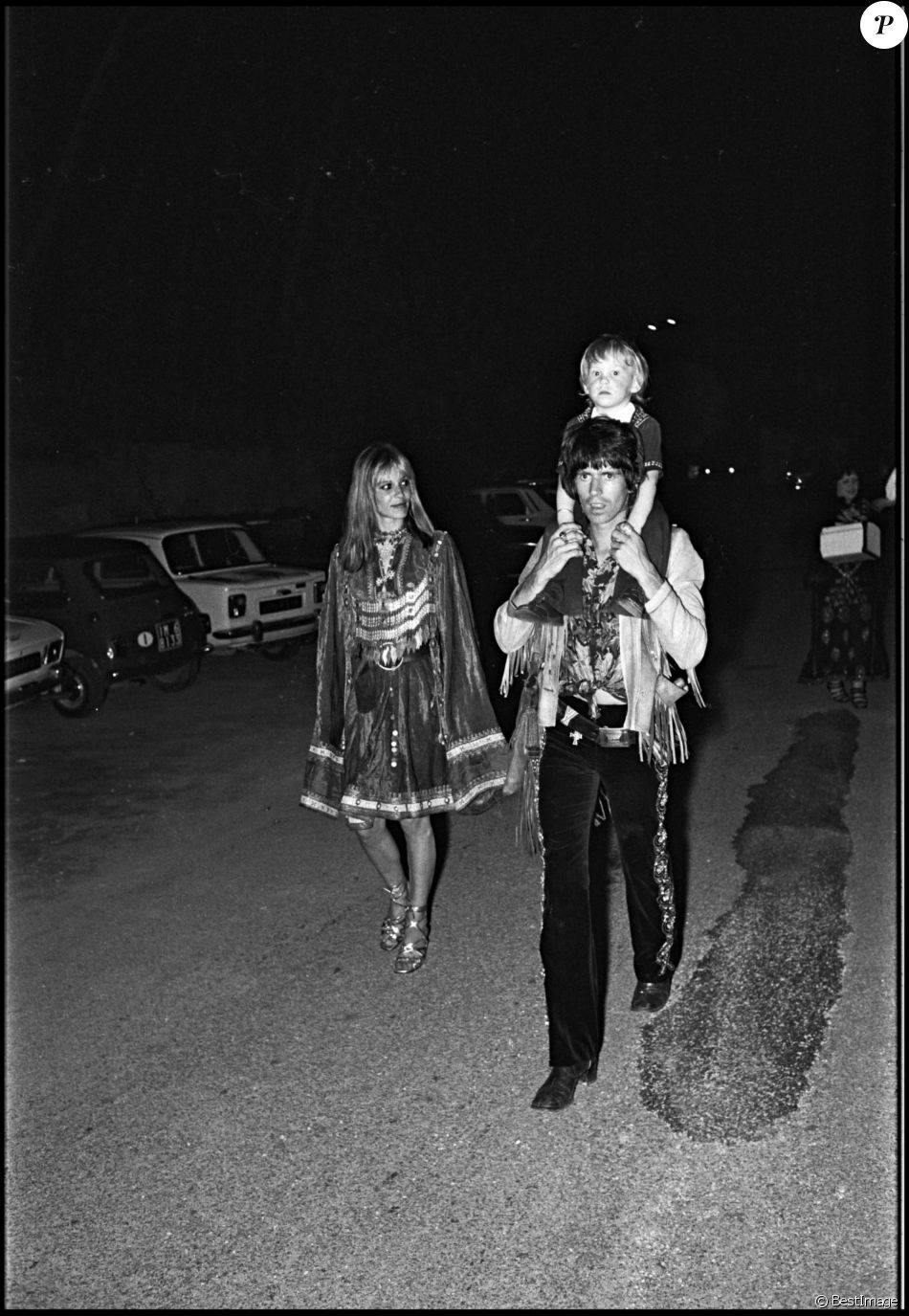 Keith Richard, sa compagne Anita Pallenberg et leur fils Marlon à Saint ...