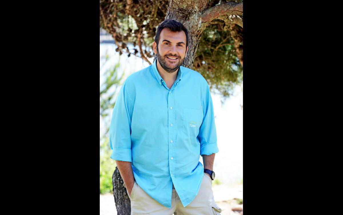 Photo : Le comédien Laurent Ournac sur le tournage de Camping Paradis ...
