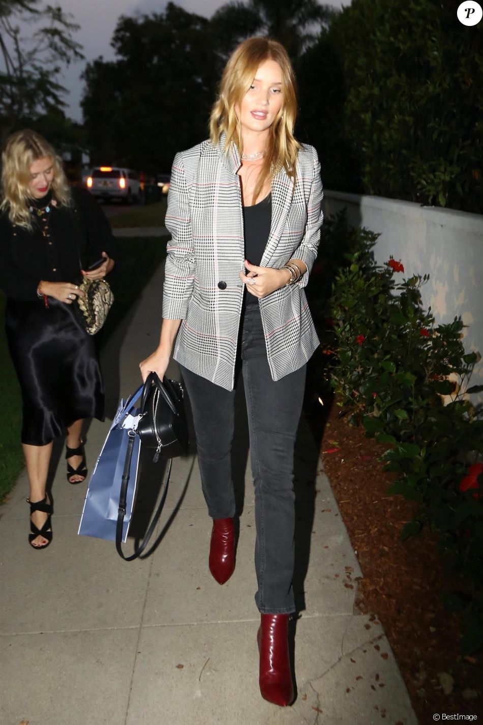 Exclusif - Rosie Huntington-Whiteley à Hollywood le 23 aout 2017 ...