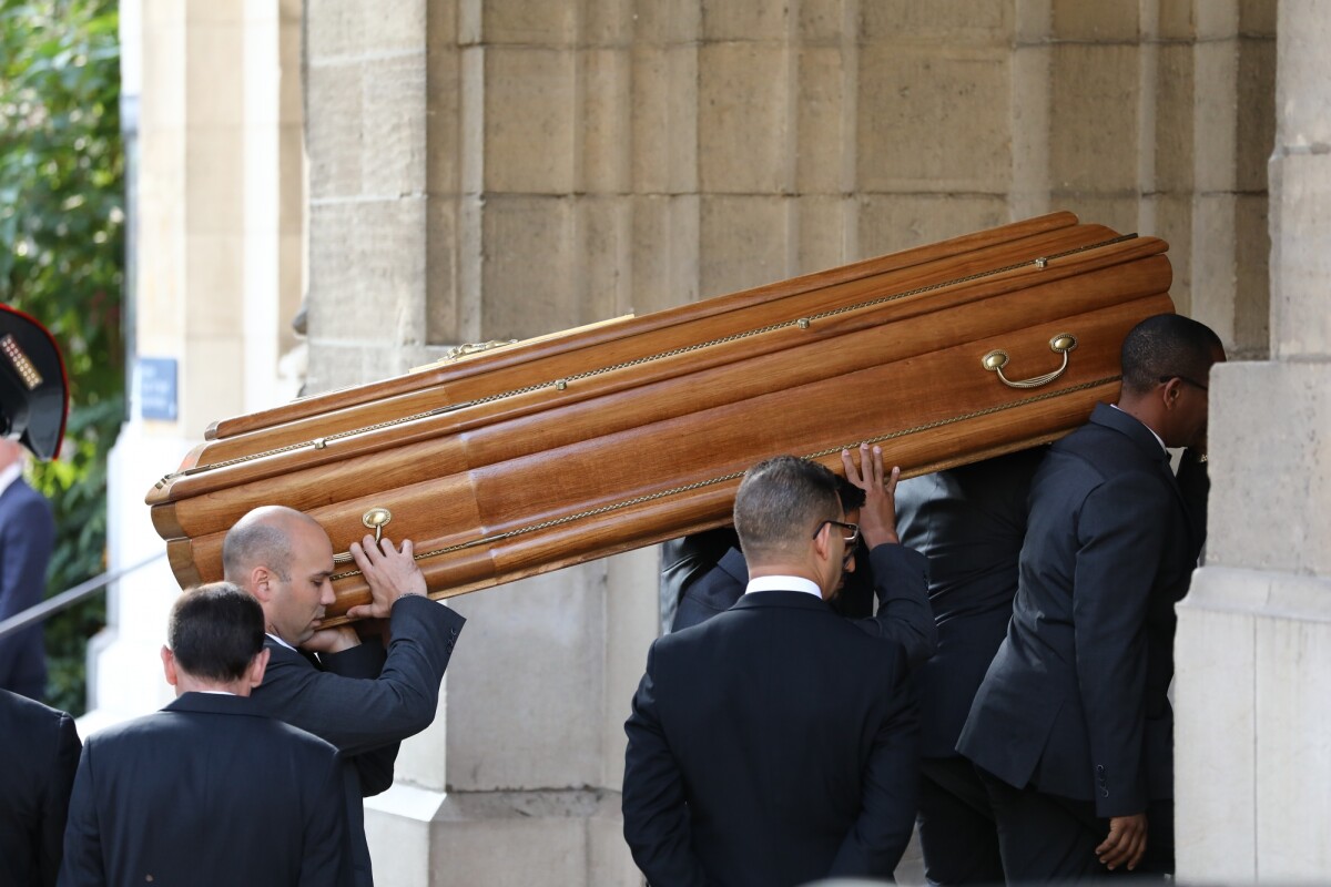 Photo : Obsèques de Liliane Bettencourt en l'église Saint-Pierre de ... Photo : Obsèques de Liliane Bettencourt en l'église Saint-Pierre de ...