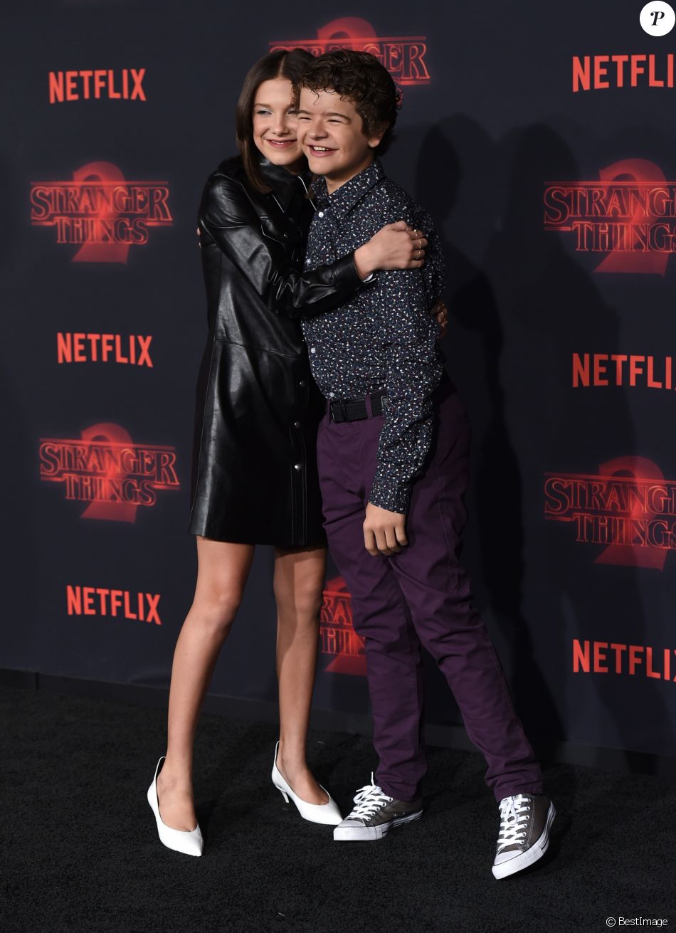 Millie Bobby Brown et Galen Matarazzo à la première de Stranger Things ...
