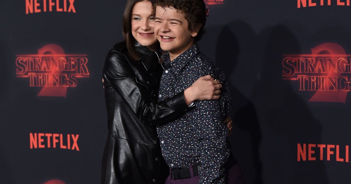 Millie Bobby Brown et Galen Matarazzo à la première de Stranger Things ...