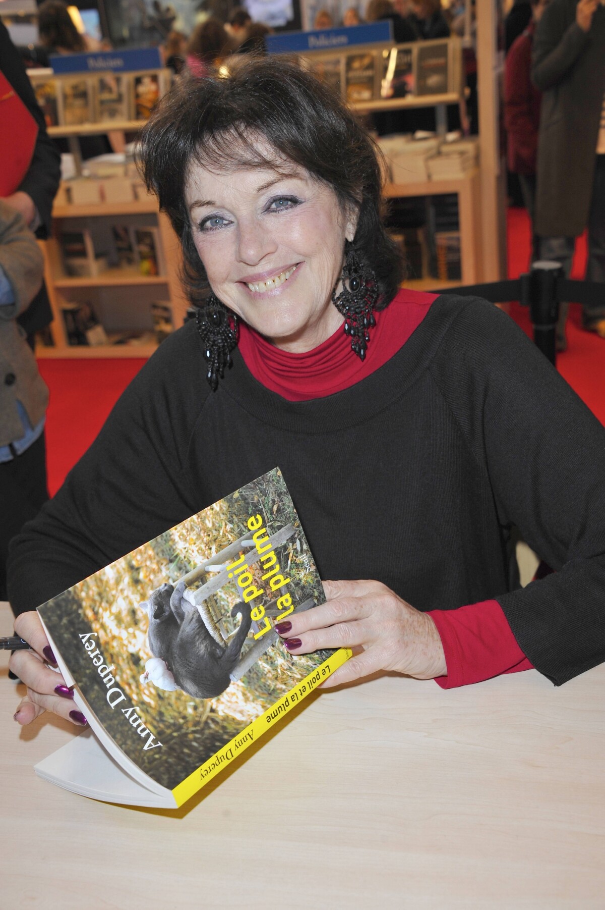 Photo : Anny Duperey au 23ème Salon du livre, porte de Versailles, à ...