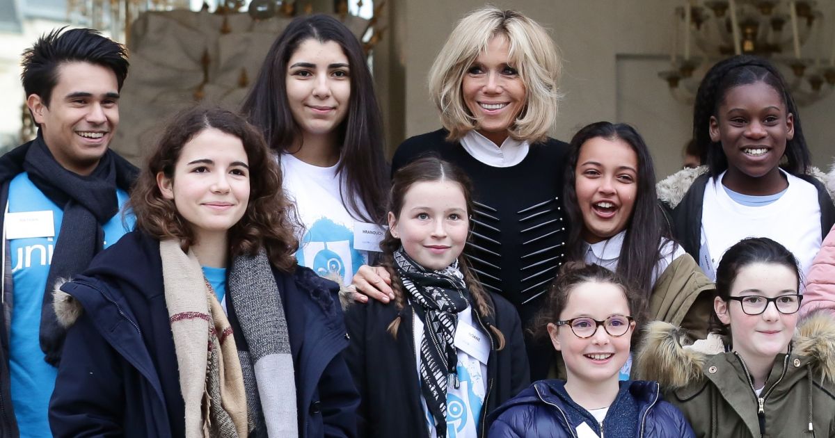 Brigitte et Emmanuel Macron entourés d'enfants : Journée joyeuse à l ...