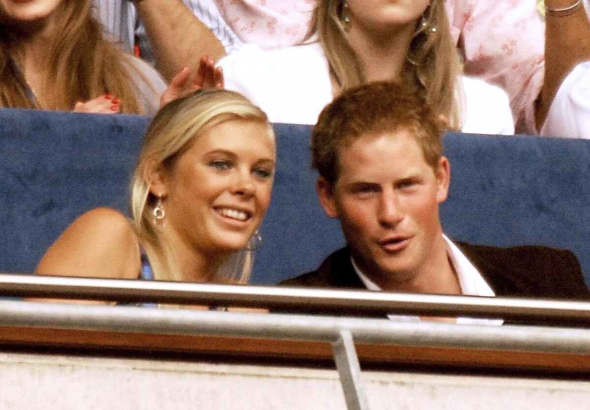 Photo : Chelsy Davy et le prince Harry en tribunes au stade en juillet ...