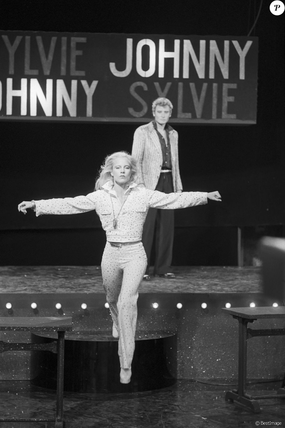 Sur le plateau de l'émission Show Sylvie Vartan avec Johnny HALLYDAY, le 15 janvier 1975 ...